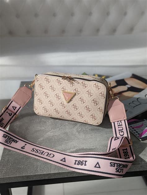 Жіноча сумка Guess гесс — ціна 850 грн у каталозі Крос боді Купити аксесуари за доступною ціною