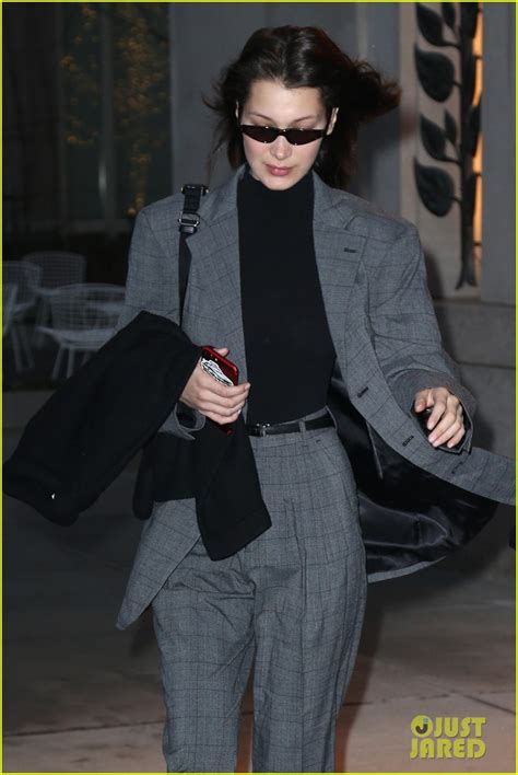 Bella Hadid Steps Up In A Grey Suit During Nyfw 2018 Photo 4033844 2018 New York Fashion