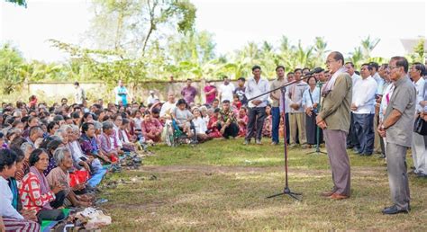 ឯកឧត្តម បណ្ឌិត ម៉ៅ ធនិន អភិបាលនៃគណៈអភិបាលខេត្តកំពត និងឯកឧត្តម ញ៉ូវ សាឯម