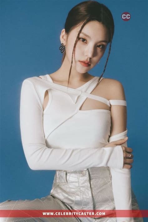 Yeji Itzy Height Weight Age South Korean Celebrities Shabiller