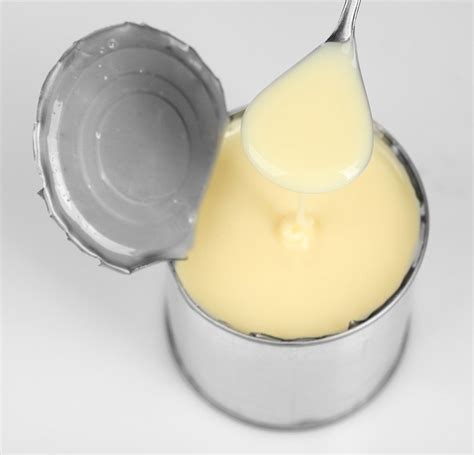 შედედებული რძის ტკბილი ბლინები ცხვება უფრო სწრაფად ვიდრე რძის