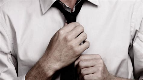 穿行小课堂：五步学会系领带，正装绅士你最帅 知乎