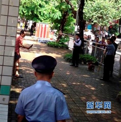 深圳1男子精神病发 闹市砍人致3死3伤 视频中国