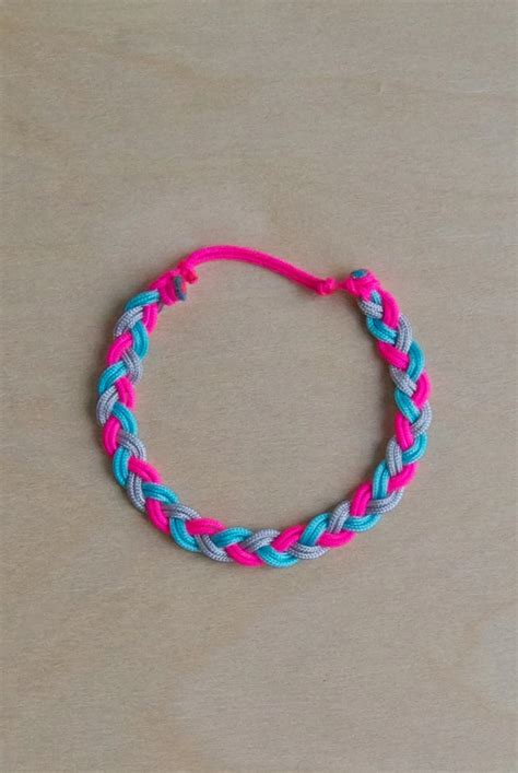 Как завязать косичку на браслете 80 фото