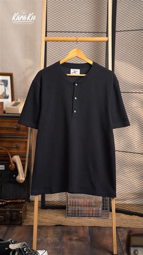 Karaku 韓國 「불교풍・연꽃・스컬」 오픈칼라 셔츠 흑백 두 가지 색상만을 사용한 해골과 갈비뼈 모티브가 특징인