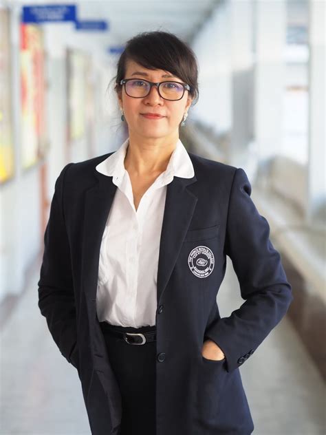 นมเย็น ทาสแมว แมวน่ารัก แมววสามสี แมวอ้วน แมวในบ้านไม้ แมวสุขภาพจิตดี พฤติกรรมแมว แมวใน