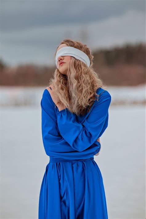 Девушка с завязанными глазами фотограф СПб Photographer