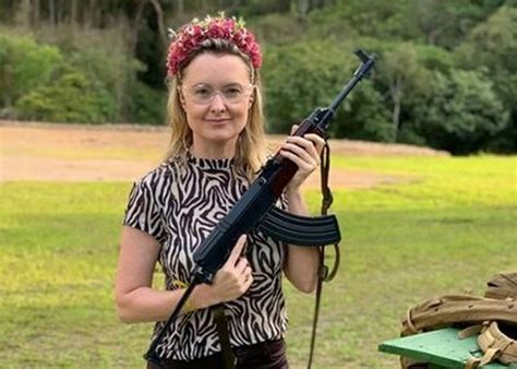 A Tiara O Nazismo E O Boletim De Ocorrência