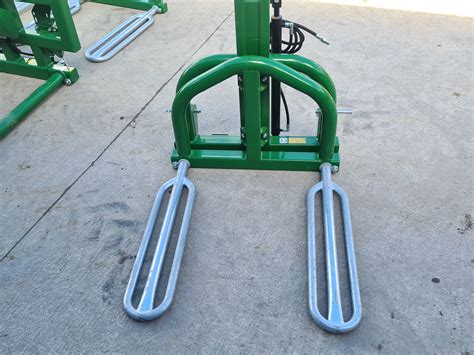 Cashels Pick And Stack Nephin Tractors