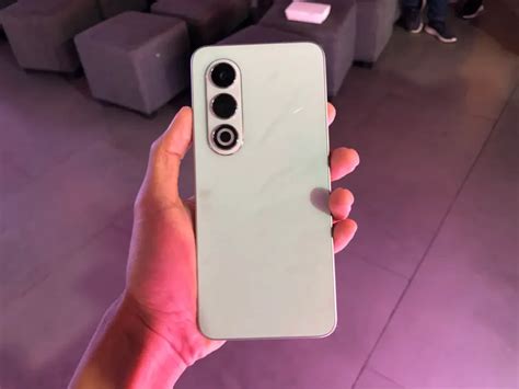 Itel S Series Meluncur Hadirkan Layar Curved Amoled Untuk Hp Entry Level