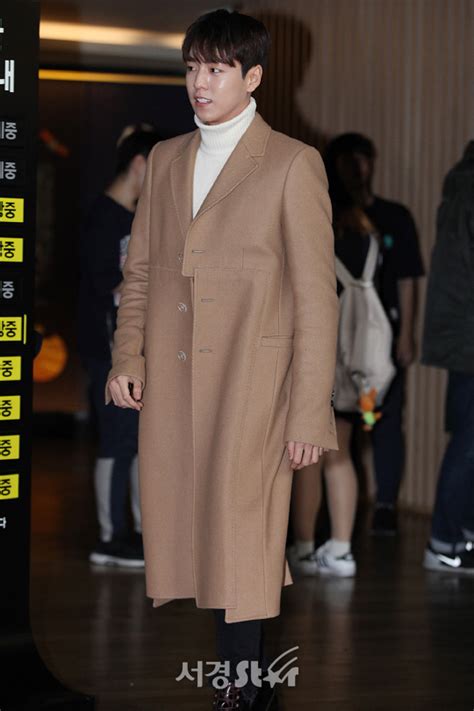 배우 이현우 못 본 사이에 남자 다 됐네~ 영화 두남자 Vip시사회