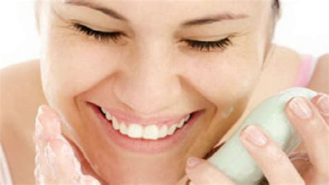 Ditch The Grease With These 7 Best Soaps For Oily Skin In India