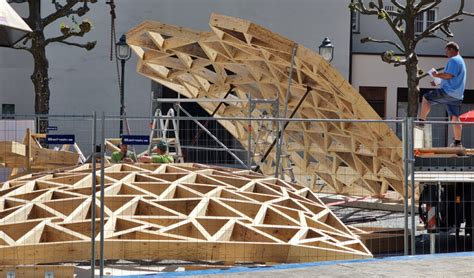 Timber Gridshell Assembles Free Form Shapes Combining Trivalent And Reciprocal Frame