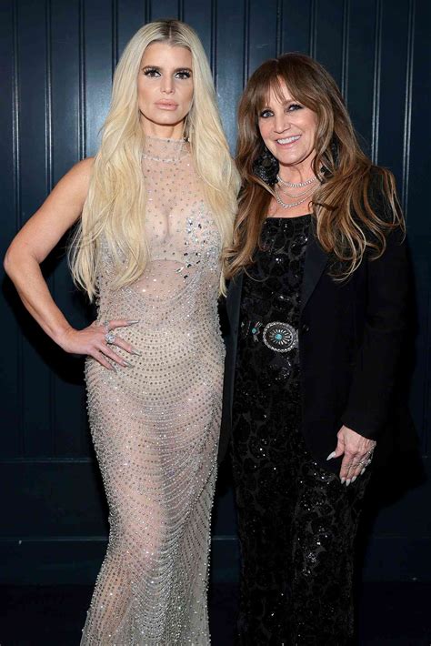Jessica Simpson Receives Icon Award At Fashion Event