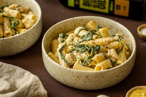 Фитнес-рецепт: Курица с макаронами, шпинатом и сливочным соусом ...