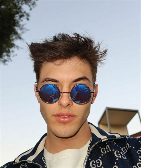 Парни в круглых очках Zefirka Club фото и картинки