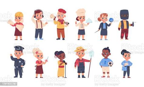 의상을 입은 아이들 다른 직업의 정장에서 성인을 재생 만화 행복 한 아이들 직원 유니폼을 입고 귀여운 소년과 소녀 작은 노동자 문자 벡터 직업 세트 경찰관에 대한 스톡 벡터