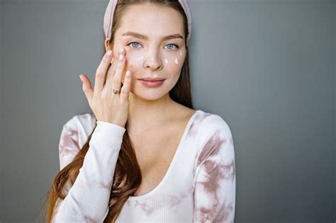 5 Aturan Pakai Skincare Berkandungan Retinol