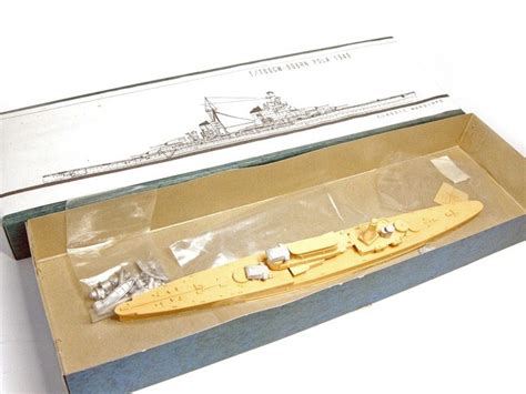 ・実艦 第二次大戦のイタリア海軍ザラ級重巡洋艦の3番艦。 ワシントン条約を守る気が無かったのか、約1万3500トンもある。 ・1700キット