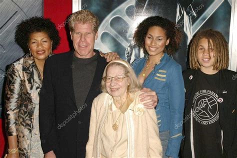Ron Perlman Femme Fortune Taille Tatouage Origine 2026 Taddlr