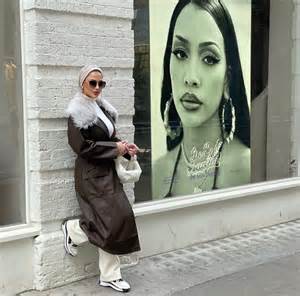 إطلالات عصرية للمحجبات من وحي خلود الوتيد المدينة نيوز