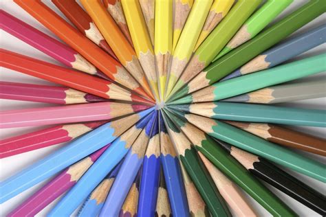 Using Colored Pencils As Eyeliner Is A Terrible Idea Crayola Tells