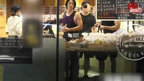又撇老婆 吴建豪夜半揪友吃饭夹菜还是不见老婆踪影151001 YouTube
