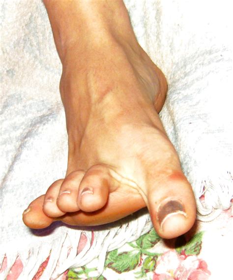 Marta S Feet Foot Model Spreads Curls Her Flexible Toes Porn