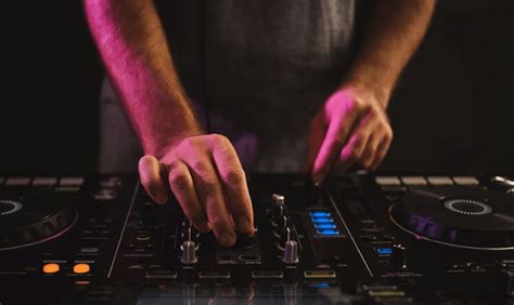 Reasons To Hire A Professional Dj For Your Event