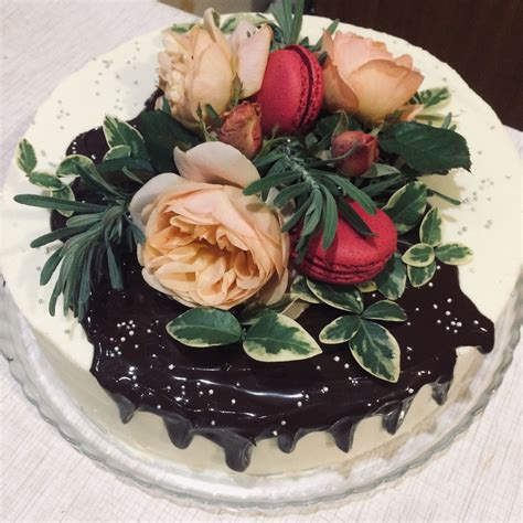 Торт с живыми цветами