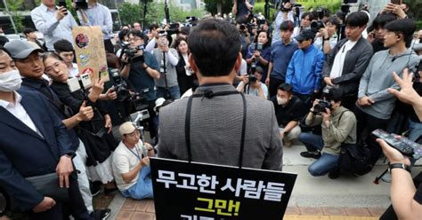 두 번째 ‘셀프출석 송영길 검찰 면담 거부하자 ‘1인 시위