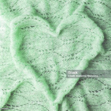 따뜻한 격자 무늬 컨셉의 침구 하트 모양의 모직 담요 공간을 복사합니다 플랫 레이 탑 뷰 트렌디 한 색상 네오 민트 파스텔 흑백 배경 0명에 대한 스톡 사진 및 기타 이미지