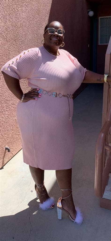 Pin By Michelle Thames On Michelle Modeling Pics High Waisted Skirt Model Pictures Pencil Skirt