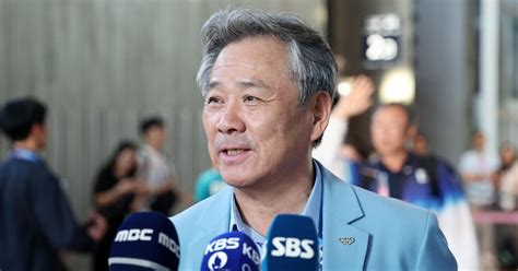 3선 도전 길 열린 이기흥 대한체육회장 하루 앞당겨 귀국