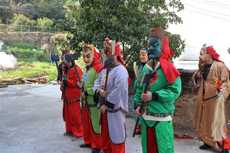江西萍乡市上栗赤山镇春节非遗傩舞祈福美好生活 吸引了众多群众和游客观看 快讯 中国傩戏网