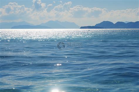 波光粼粼的海面高清图片下载 正版图片600755343 摄图网