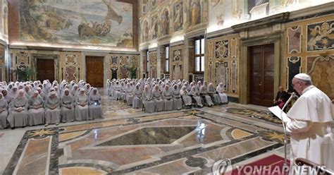 교황 가톨릭 신부·수녀 소명 중단으로 위기출혈