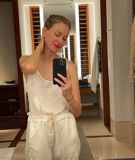 Naomi Watts Scrolller