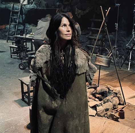 Who Is Rhona Mitra Boyfriend Is She Married Creeto