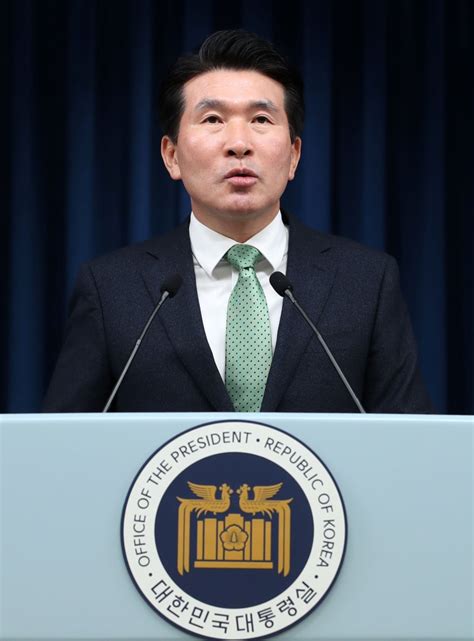 황상무 수석 회칼 테러 언급 사과언행 조심하겠다 파이낸셜뉴스