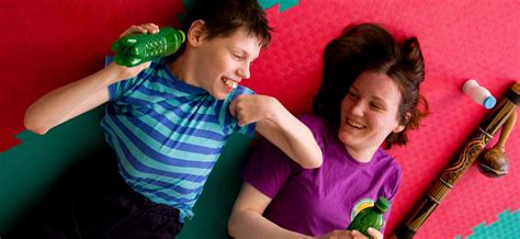 Я помогаю подруге воспитывающей ребенка с инвалидностью и подруге которая содержит приют для