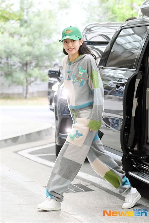 블랙핑크 제니 ‘머리부터 발끝까지 귀염 뽀짝[포토엔hd] Thời Trang Thời Trang Sân Bay Tạp Chí Thời Trang