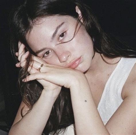 看：发现 10 条 Gracie Abrams 点子 人、攝影姿勢 以及更多