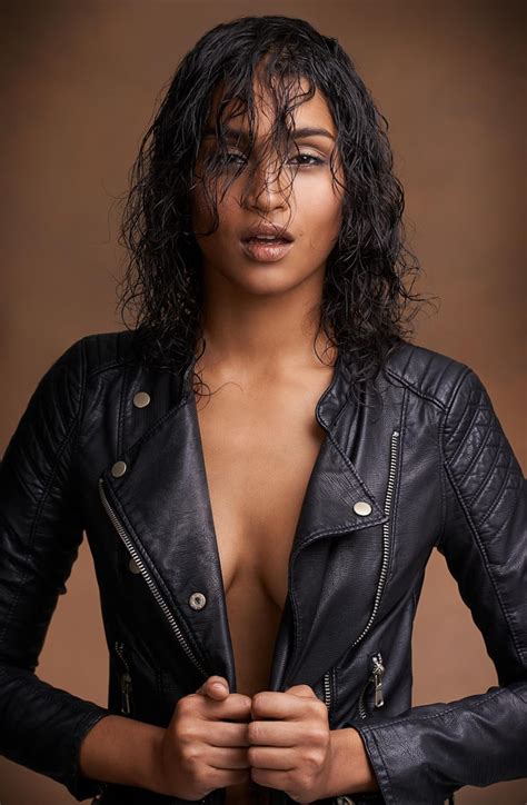 Busty Black Model Photos Download Free High Quality Pictures Freepik