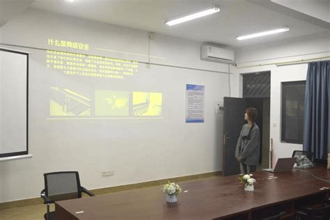 一站式”学生社区·安全教育进社区】管理学院开展“社交平台安全攻略：构建你的数字堡垒”主题宣讲 管理学院