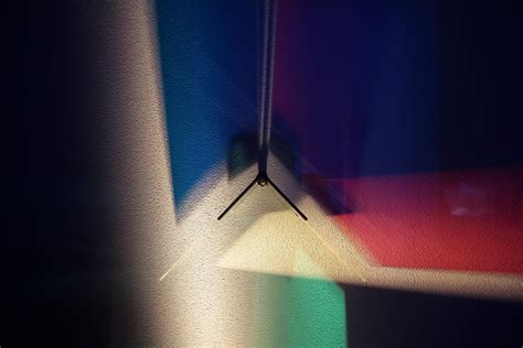 무료 이미지 손 화이트 사진술 햇빛 유리 선 녹색 반사 빨간 색깔 그림자 어둠 푸른 검은 원자 램프 닫다 오르간 모양 매크로 사진