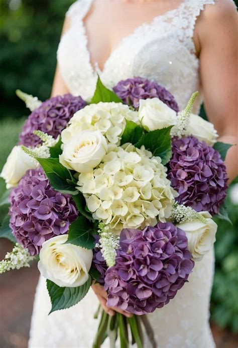 15 Purple And White Wedding Bouquet Ideas For A Dreamy Celebration