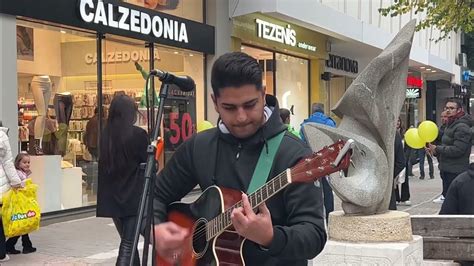 Μπάμπης Στεργίου Ο Λαρισαίος μουσικός του δρόμου που μαγνητίζει με τη φωνή του Youtube