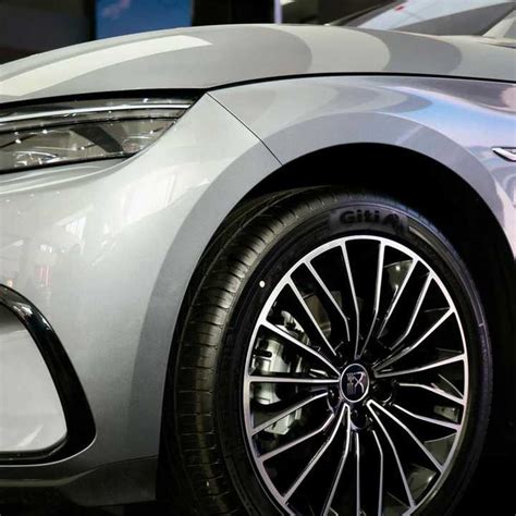 Byd 한 에브 2025 스마트 드라이빙 에디션 506km 명예 유형 4wd 스포츠 세단 버드 장거리 새로운 에너지 전기 자동차