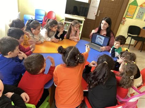 საბავშვო ბაღის აღსაზრდელებმა ყველაზე გრძელაივნიანი სკოლა მოინახულეს აქტივობა Skolamdelebi Ge